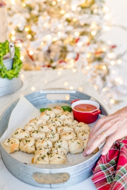 Christmas Tree Pull Apart Bread Garlic Knots