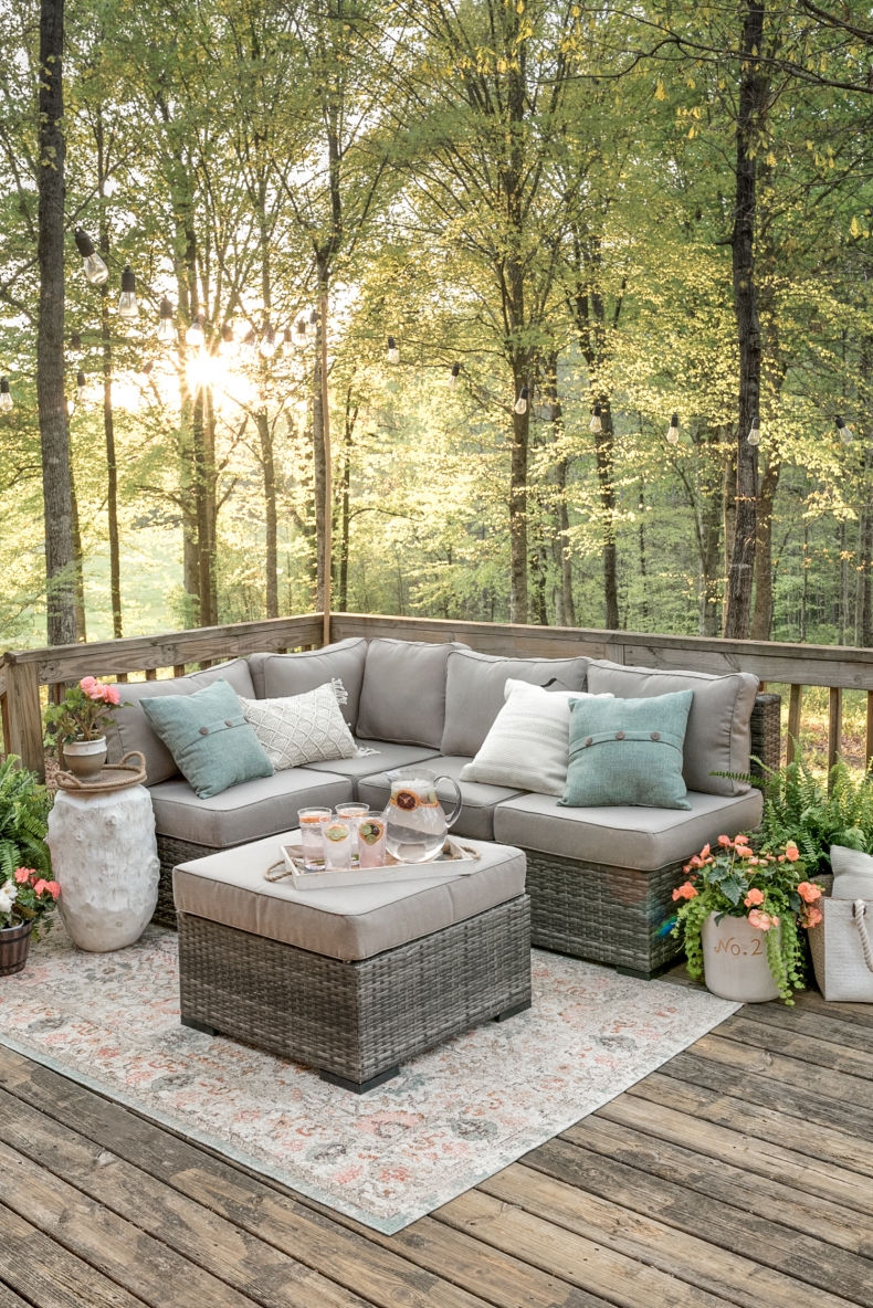Outdoor Decorating Ideas: Tips on How to Decorate Outdoors