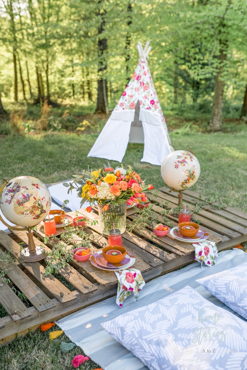 Beautiful & Chic Boho Outdoor Table Setting