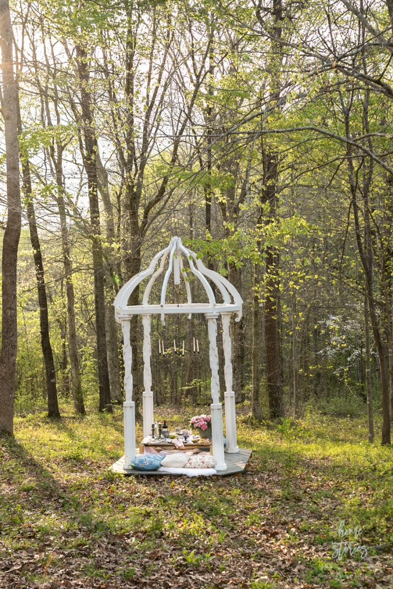 Pallet Table: Outdoor Bohemian Table Setting Tips {with video}