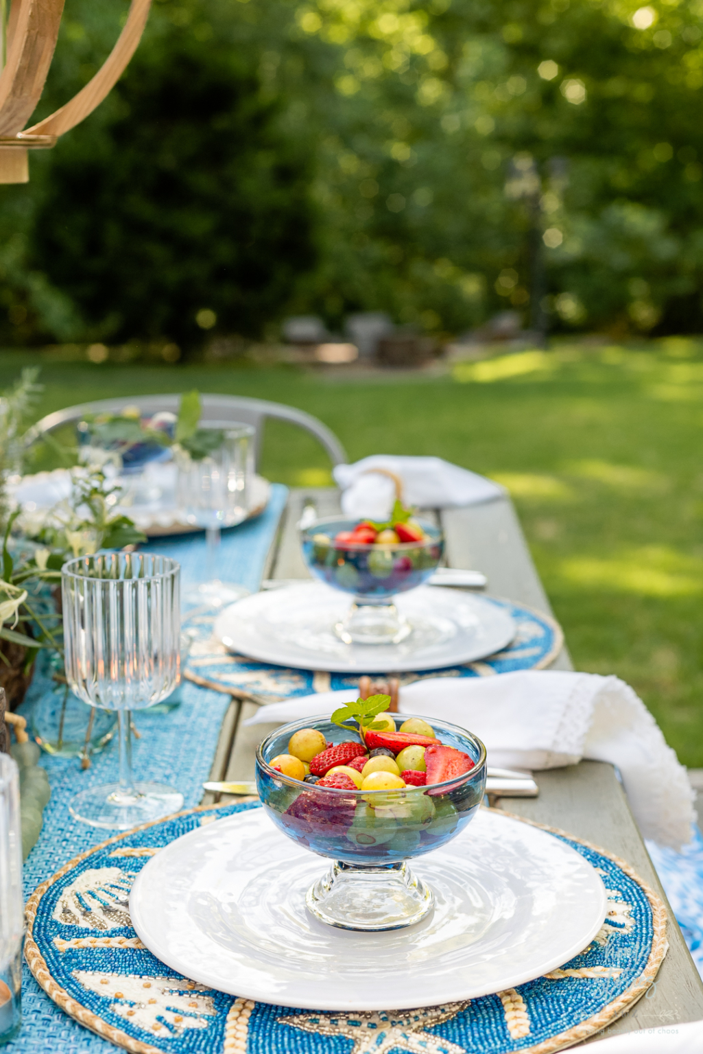 Outdoor Entertaining | How to Create a Beautiful Coastal Outdoor Table ...