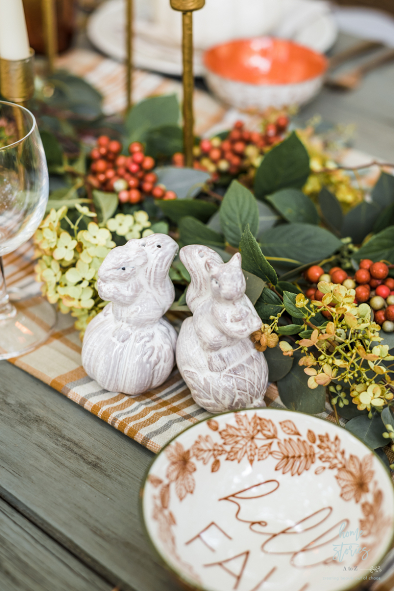 Effortlessly Beautiful Friendsgiving Outdoor Fall Table Setting