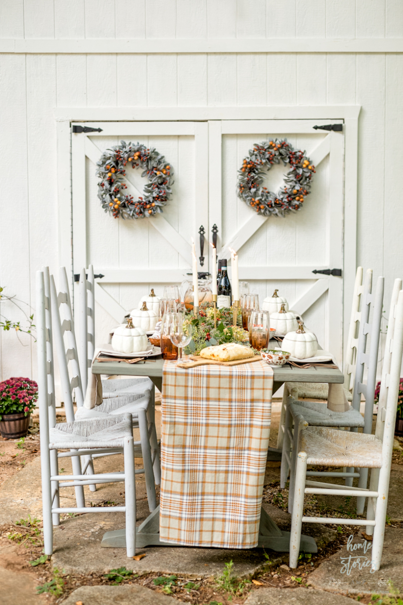 Effortlessly Beautiful Friendsgiving Outdoor Fall Table Setting