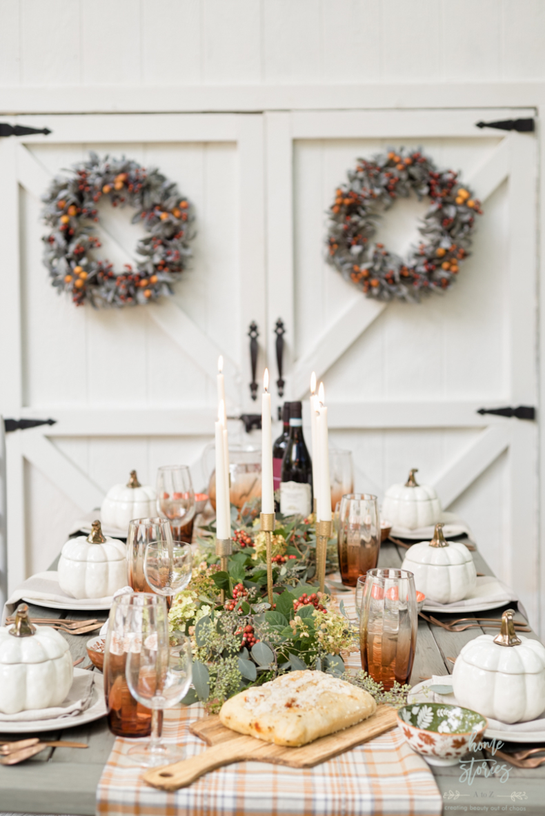 Effortlessly Beautiful Friendsgiving Outdoor Fall Table Setting