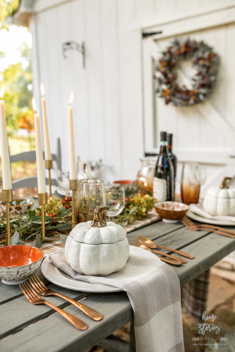Effortlessly Beautiful Friendsgiving Outdoor Fall Table Setting