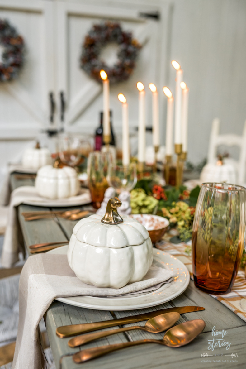 Effortlessly Beautiful Friendsgiving Outdoor Fall Table Setting